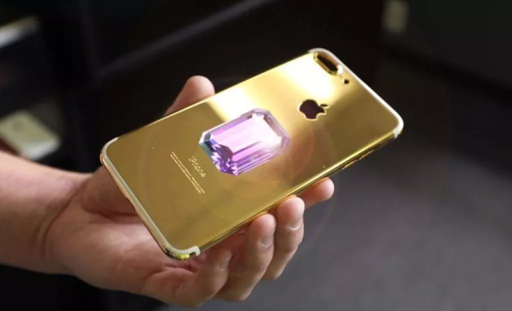 Nita Ambani's Gold iPhone With A Huge Diamond Worth USD 48.5 Million ...