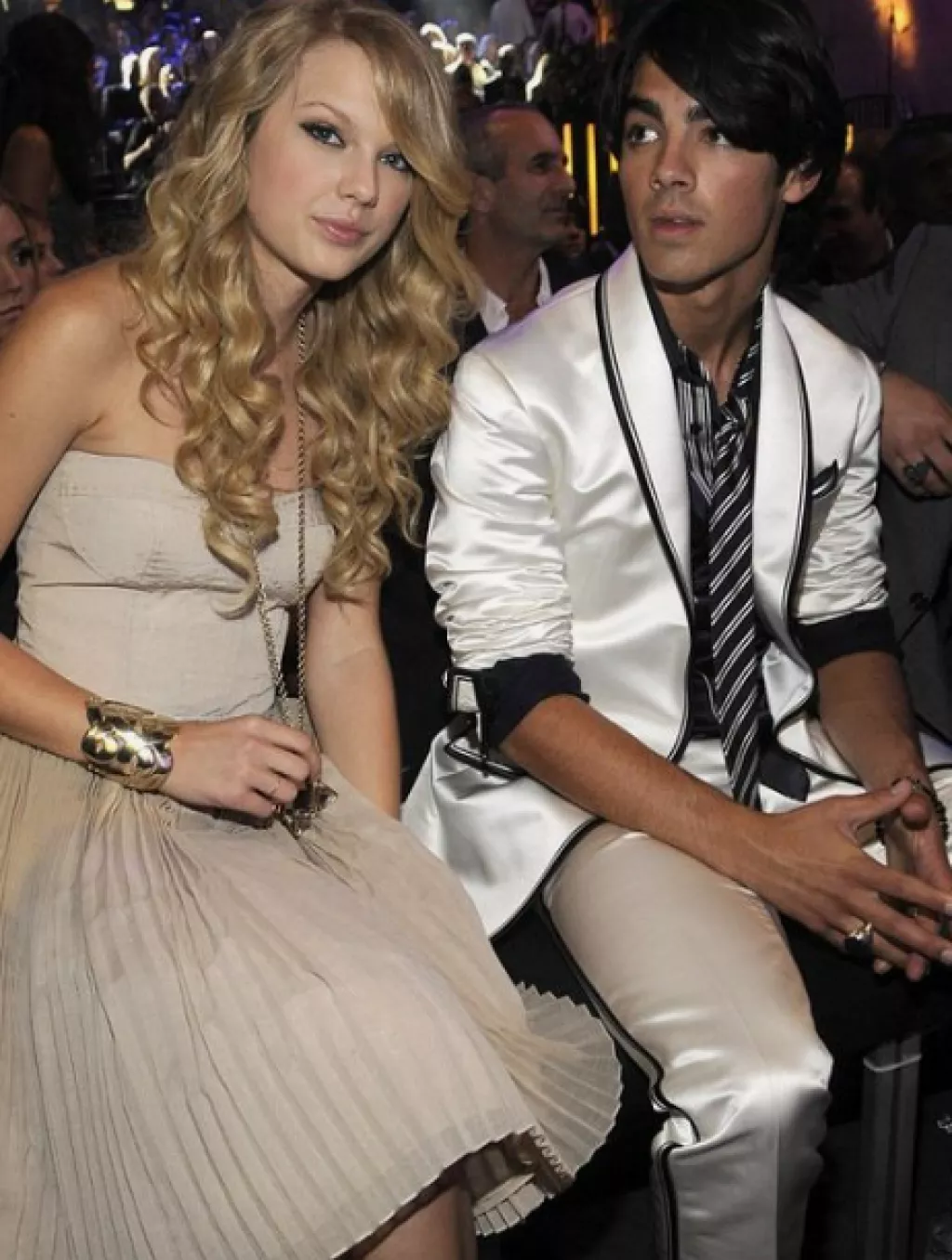 Joe Jonas' Exes Unite, Ex-Wife, Sophie Turner And Ex-Gf Taylor Swift ...