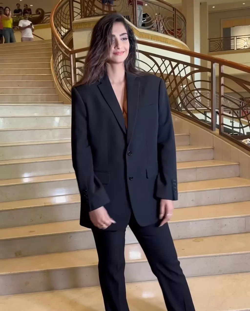 Sonam Kapoor Gets Spotted Adjusting Her Plunging Neckline, Netizen Pens ...