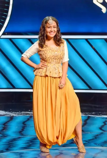 Neha Kakkar Enjoys Her Friend's Birthday Bash With Rumored Boyfriend ...