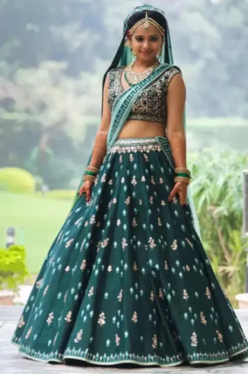 This Bride Wore A Green Lehenga With Minimal Makeup On Her Wedding ...
