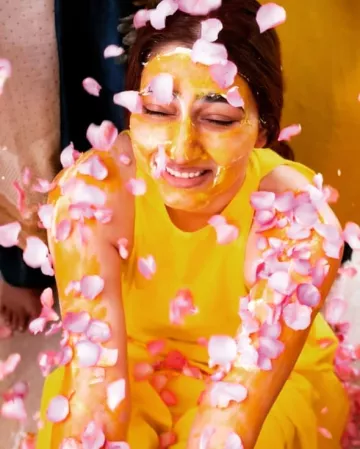 Disha Parmar Wore A Dazzling Silver-Toned Saree For Reception, Flaunts ...