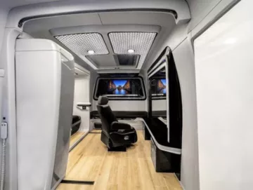 Allu Arjun's Vanity Van Falcon Worth Rs 7 Crores: From Futuristic ...