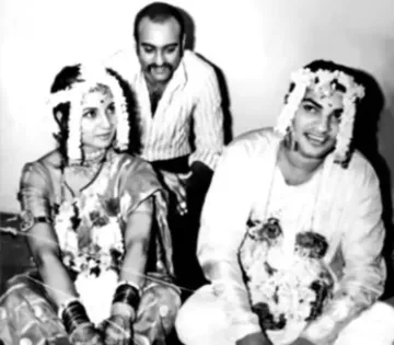 Tanuja's Love Life: From Dating An Italian Man To Separation From Shomu ...