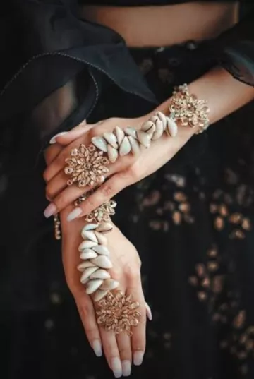 20 Beautiful Ring And 'Haathphool' Designs For Mehendi, From Seashell ...