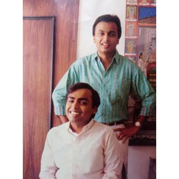 Mukesh Ambani And Anil Ambani's Unseen Picture Surfaces On Social Media ...