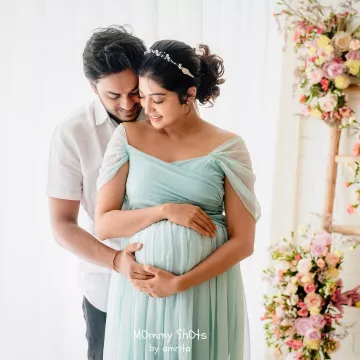 Pranitha Subhash Shares Cutesy Pictures From Maternity Shoot, Flaunts ...