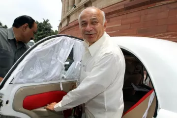 Koffee With Karan: Sara Ali Khan And Janhvi Kapoor's Cosy Pictures With ...