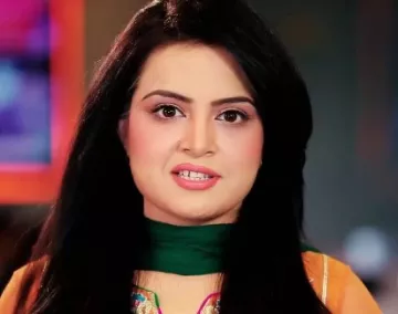 12 Stunning Pakistani Female News Anchors, Who Added Glamour To ...