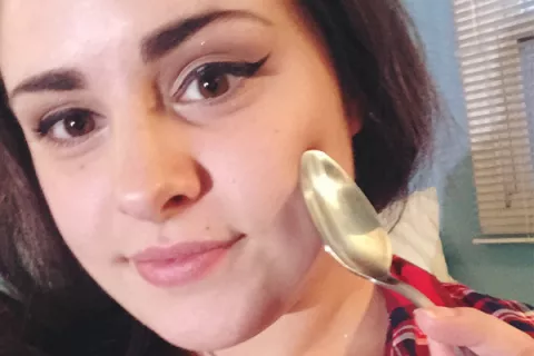 8 Incredibly Genius Beauty Tricks You Had No Idea You Could Do With A Spoon