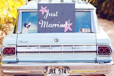 5 Trendy Ideas To Decorate Your Wedding Car