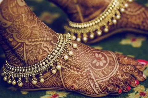 10 Appealing And Trendy Anklet Designs For All Brides-To-Be