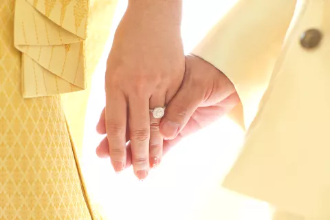 7 Cool Tricks To Pick The Right Engagement Ring That Will Flatter Your ...