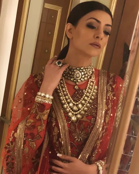 17 Bollywood Celebrities Who Are Above 40, Happily Unmarried And In No ...