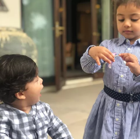 Mira Rajput Gives Kids, Misha And Zain Science Lessons In A Creative ...
