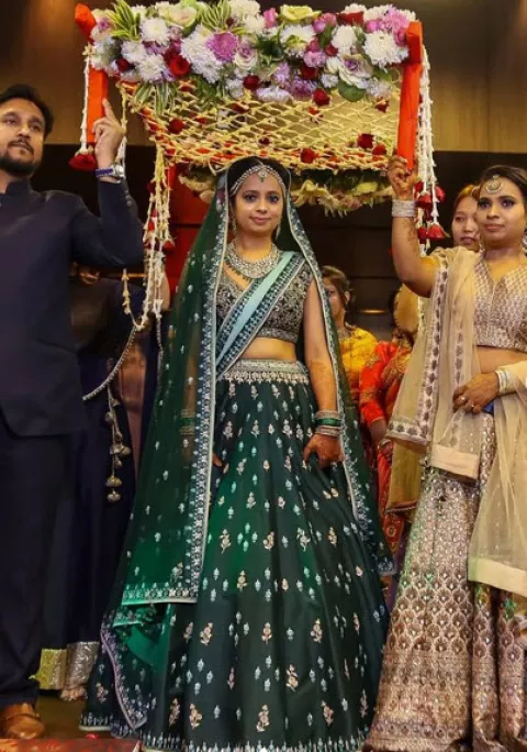 This Bride Wore A Green Lehenga With Minimal Makeup On Her Wedding ...