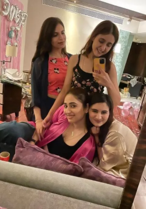 Disha Parmar Wore A Dazzling Silver-Toned Saree For Reception, Flaunts ...