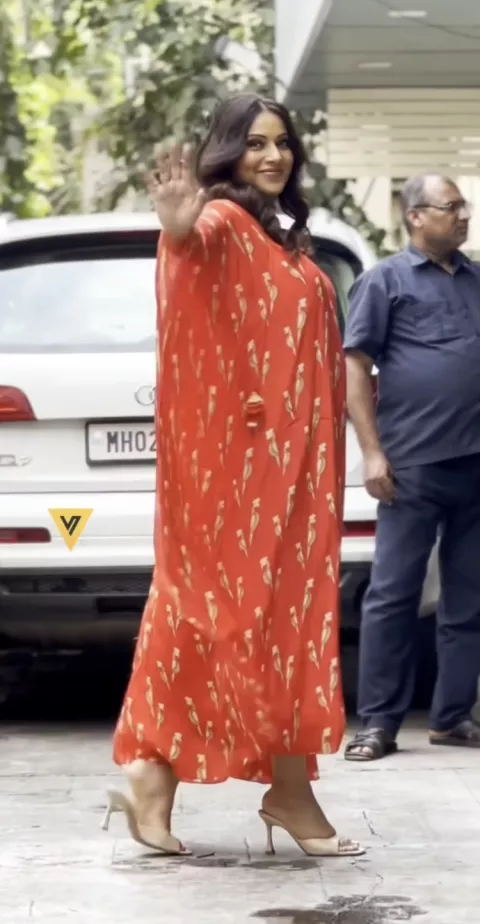 Bipasha Basu Wears Gold Sneakers After Getting Brutally Trolled For ...