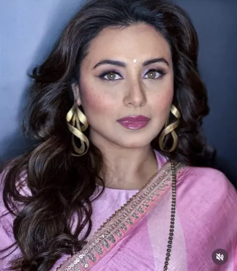 Rani Mukerji Styles A Candy Pink Silk Saree Worth Rs. 18K With The ...