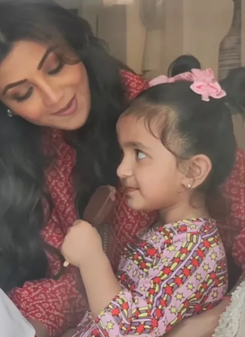 Shilpa Shetty's Baby Girl, Samisha Turns Into A Princess As She Gets ...