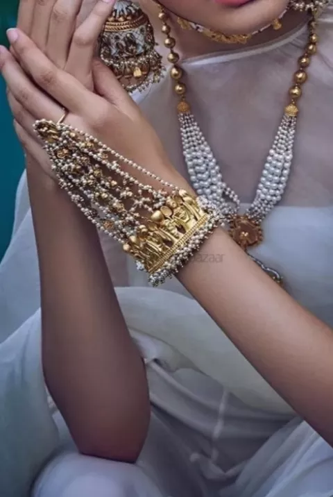 20 Beautiful Ring And 'Haathphool' Designs For Mehendi, From Seashell Rings To Floral 'Haathphool'