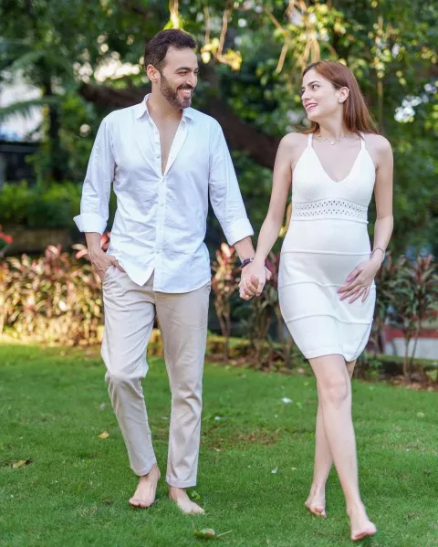 Ayaz Khan's Wife, Jannat Utilises The Golden Hour To Mushily Pose With 4-Month-Old Daughter, Dua