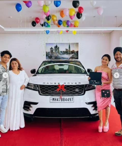 Avneet Kaur Is Dating Producer Raghav Sharma And Keeping Their ...