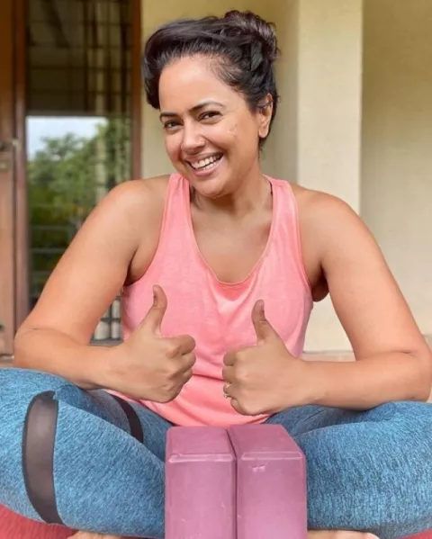 Sameera Reddy Repeats Her Wedding Saree After 8 Years, Recreates It ...