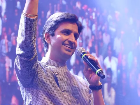 Kumar Vishwas And His Wife Manju Sharma's Love Story: From College ...