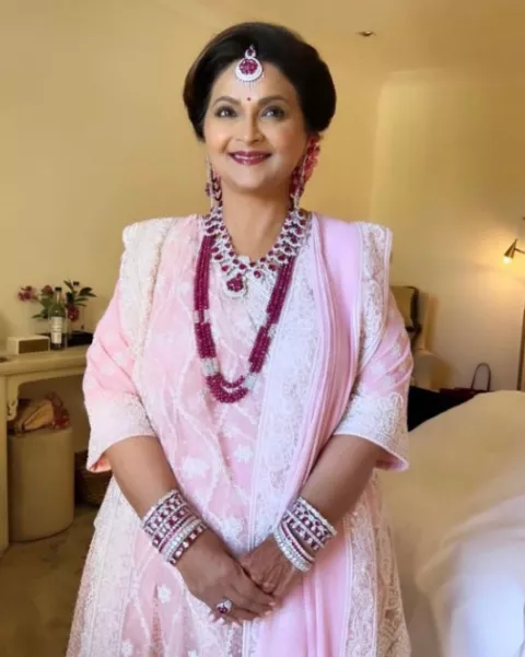 Dipti Salgaocar Stuns In A Baby Pink Attire By Abu Jani Sandeep Khosla ...