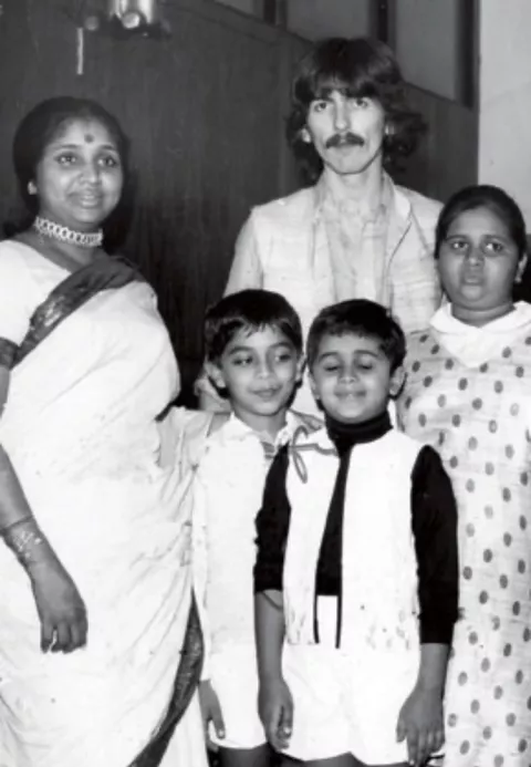 Asha Bhosle Raised Her Three Kids As A Single Mother After Divorce, Had ...