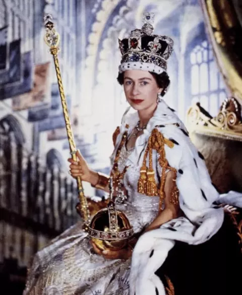 When Queen Elizabeth II Received 300-Diamond-Studded Necklace From ...
