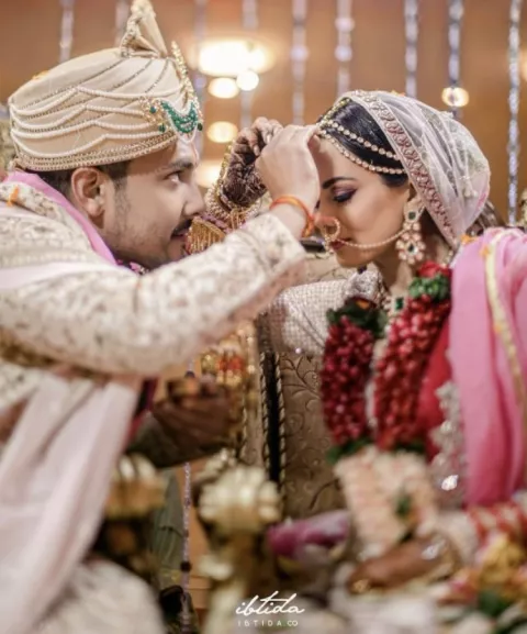 Aditya Narayan's Baby Tvisha Enjoys Sun Bathing In The Maldives, Mom ...