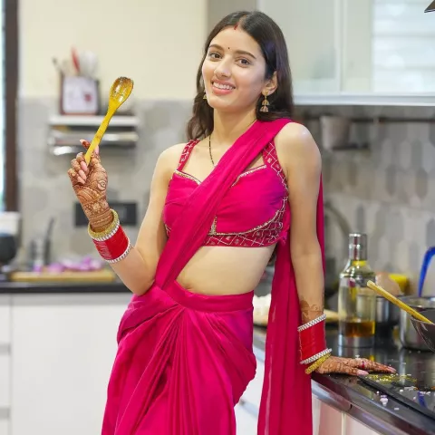 Influencer, Neetu Bisht Shares Glimpses Of 'Pehli Rasoi', Flaunts Sleek ...