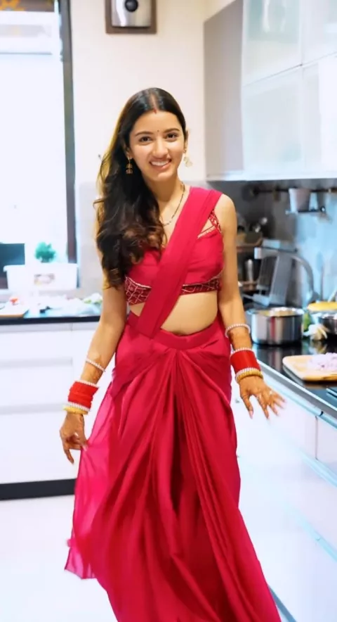 Influencer, Neetu Bisht Shares Glimpses Of 'Pehli Rasoi', Flaunts Sleek ...