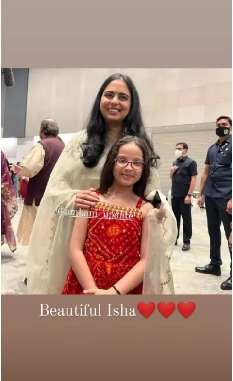 Isha Ambani Looks Pretty In An Off-White Silk 'Kurta', Makes Heads Turn ...