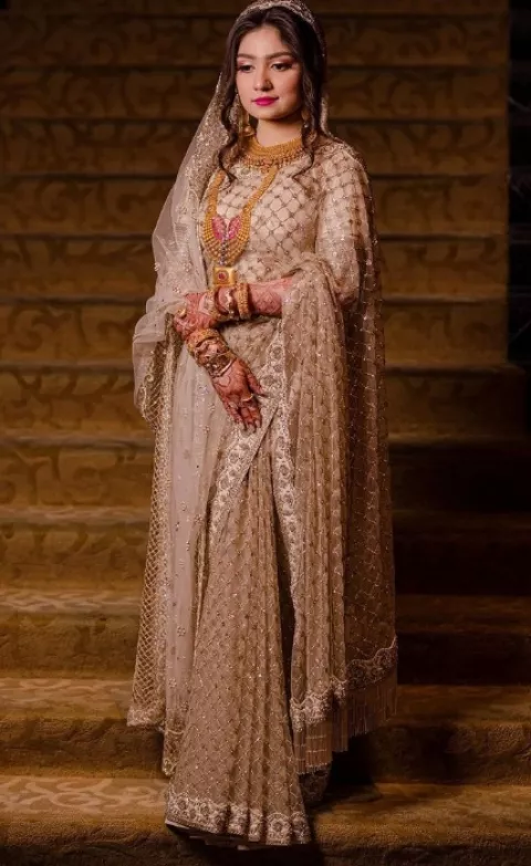 16 Brides Who Paired Their Saree With Pretty 'Dupattas': From Long ...