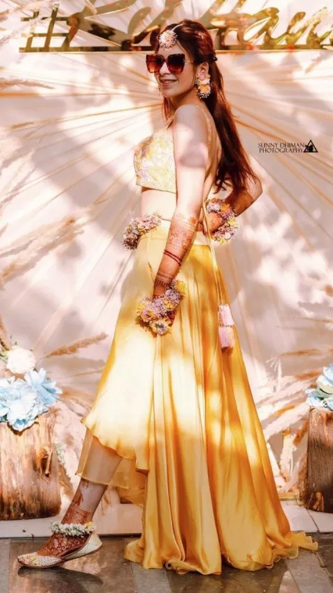 20 Stylish 'Haldi' Outfits For To-Be-Brides: From 'Bandhani'-Printed ...