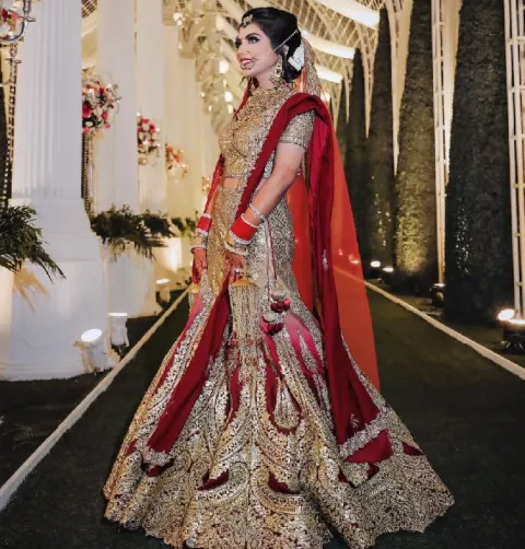 15 Brides Who Wore Fishtail Outfits On Their Special Day: From Sequin ...