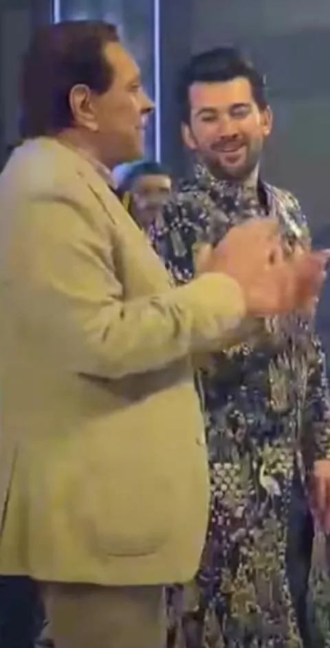 Unseen Video Of Dharmendra Reciting A Poem At Grandson, Karan Deol's ...