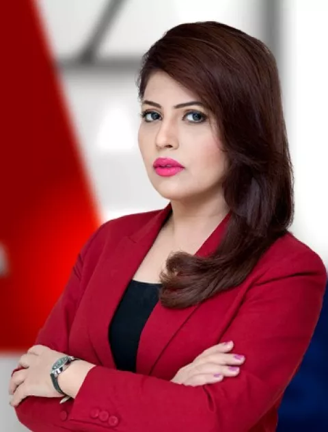 12 Stunning Pakistani Female News Anchors, Who Added Glamour To ...
