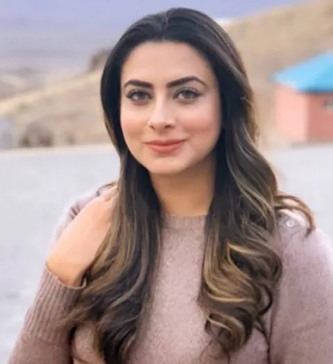 12 Stunning Pakistani Female News Anchors, Who Added Glamour To ...