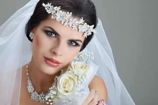 Must-Try: Winter Make Up Look for Brides