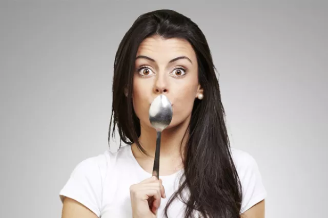 8 Incredibly Genius Beauty Tricks You Had No Idea You Could Do With A Spoon
