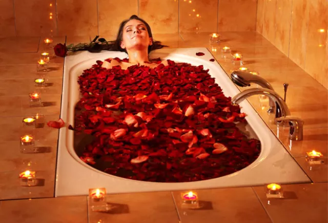 8 Brilliant Uses Of Rose Petals To Get Gorgeous Naturally