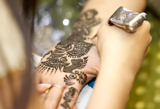 Top 20 Dos And Donâ€™ts To Make Your Bridal Mehendi Dark And Long-Lasting