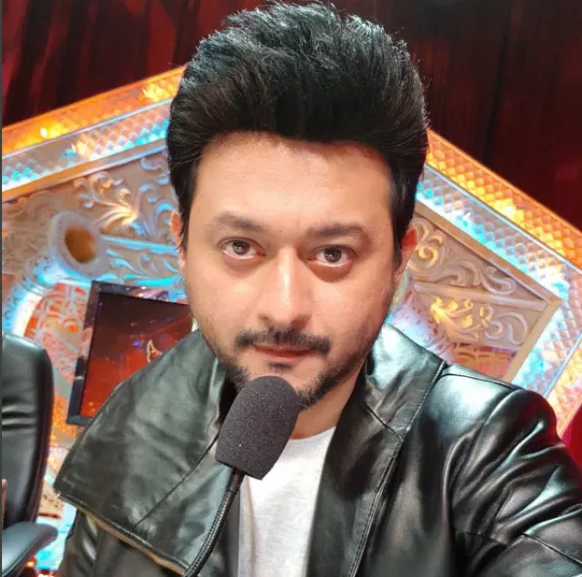 Famous Actor Swapnil Joshi Married Twice In Real Life And Both The ...