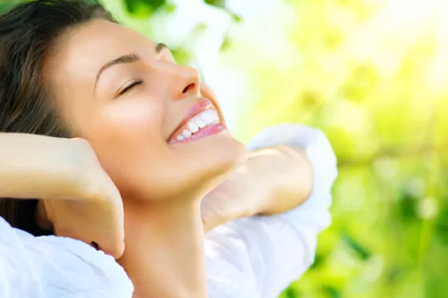 7 Simple Facial Exercises And Yoga Tricks That Makes Face Slim And Wipe ...