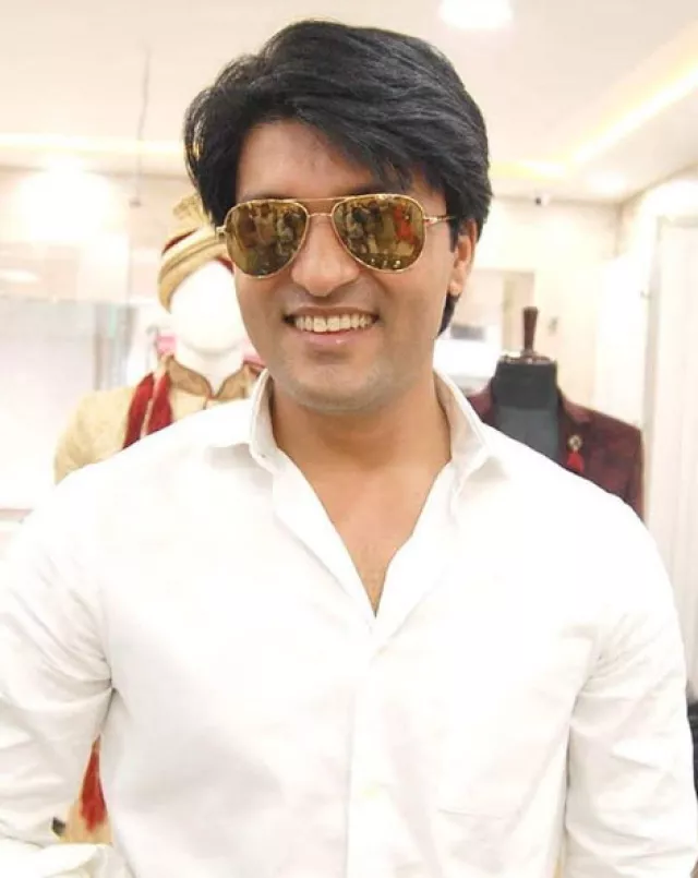 Anas Rashid Shares The First Picture Of His Wife-To-Be Heena