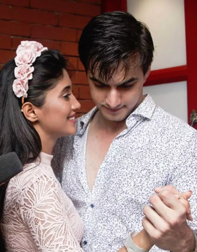 Mohsin Khan Dedicates His Award To Girlfriend Shivangi Joshi At Star ...